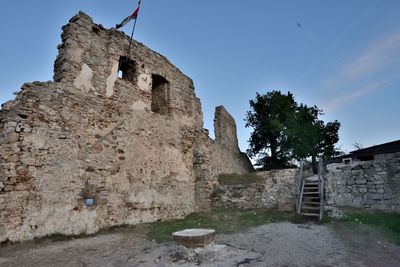 Rezi vár aneb zřícenina hradu Rezi • Maďarsko • Kudy kam