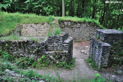 Zřícenina hradu Šostýn, Bezručova vyhlídka, Raškova vyhlídka