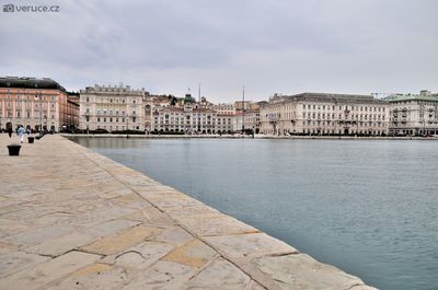 Terst - přístavní město z mola Audace • Itálie • Kudy kam